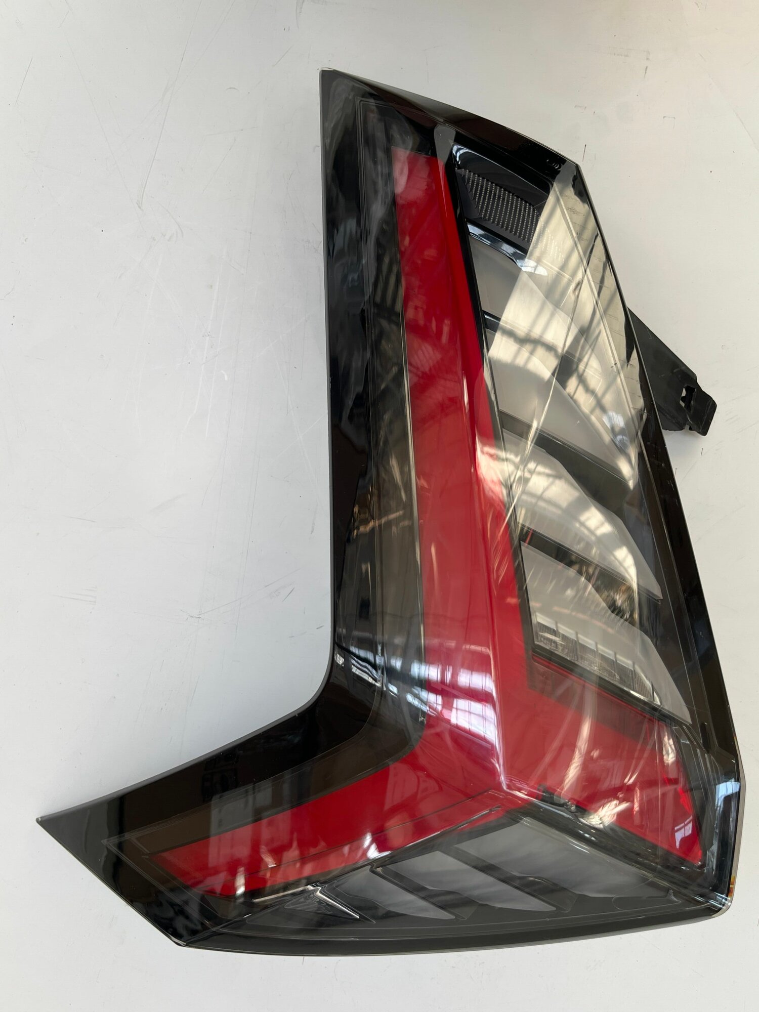 Фонарь задний правый (на крыле) Geely Atlas Pro [1.5 12V 6AT внедорожник 4X2] 8892468341