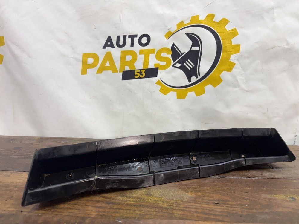 Накладка жабо Toyota Auris 55751-02110 Б/У с пробегом