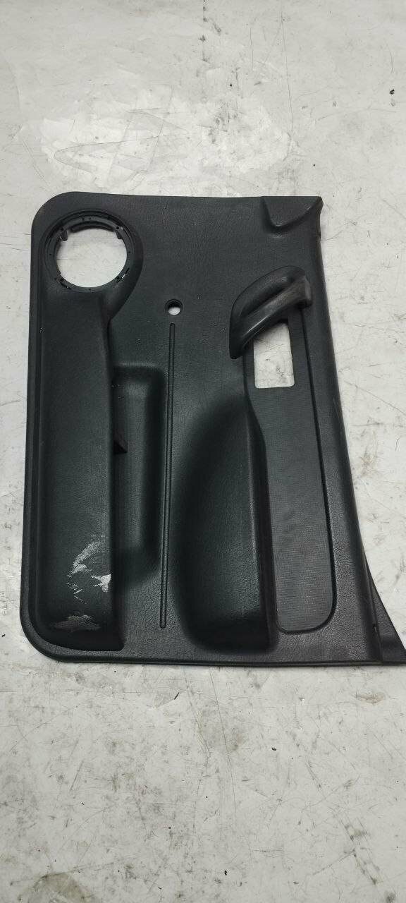 Обшивка двери передней правой Peugeot Partner рест. 2006