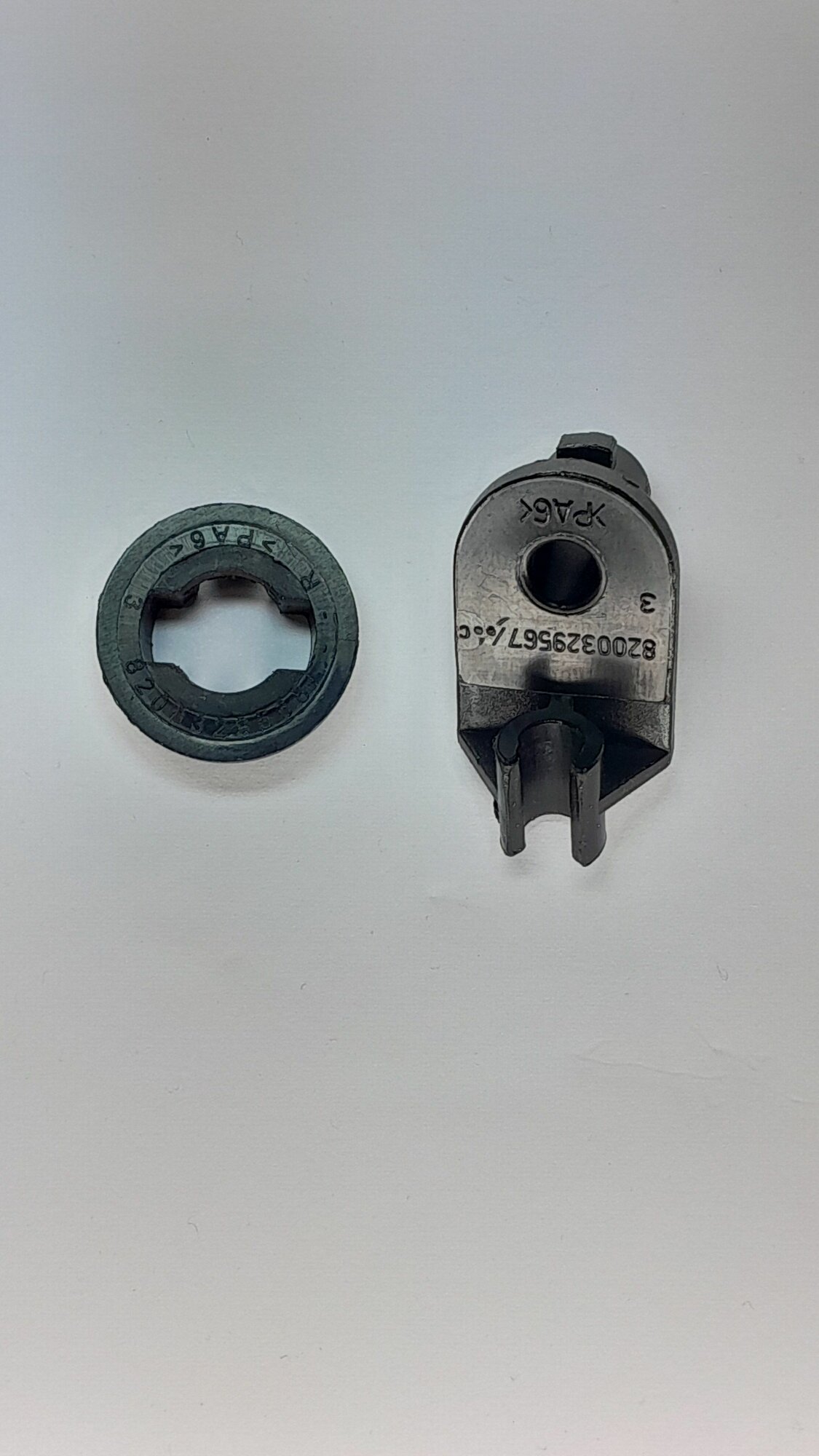 Комплект фиксатора тяги регулятора тормозного усилия RENAULT состоит из 2 оригинальных OEM-номеров RENAULT 6001548379 и RENAULT 6001548325 для Renault Logan , Renault Duster и тд.