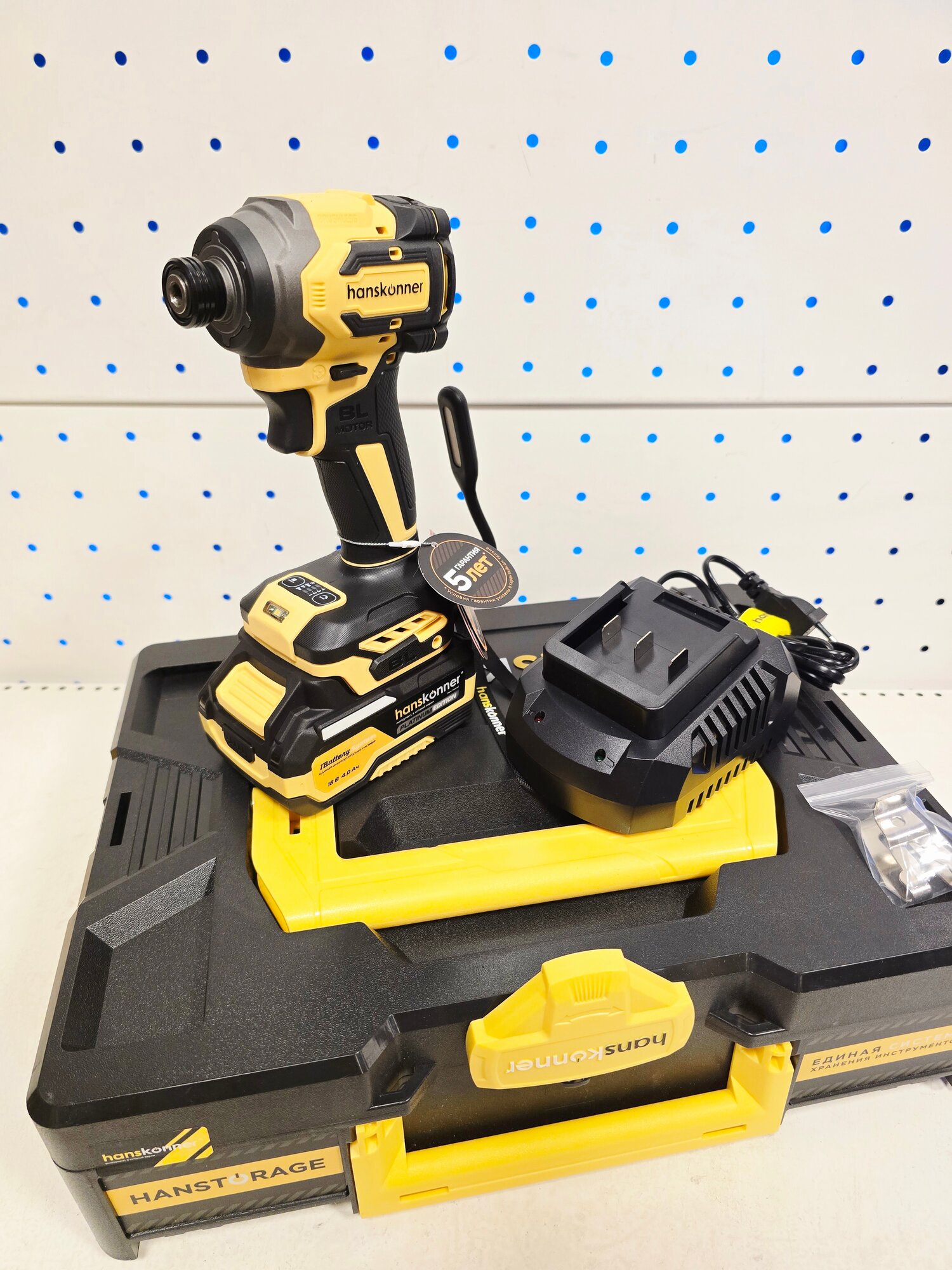 Аккумуляторный бесщеточный ударный винтоверт impact Hanskonner HCD20280BLC Platinum, 18V, 280Hm, 1x4Ач, кейс, HS