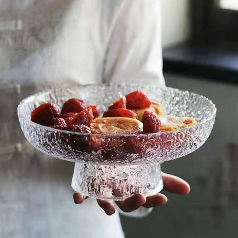 Фруктовница стеклянная на ножке декоративная, 20 см.