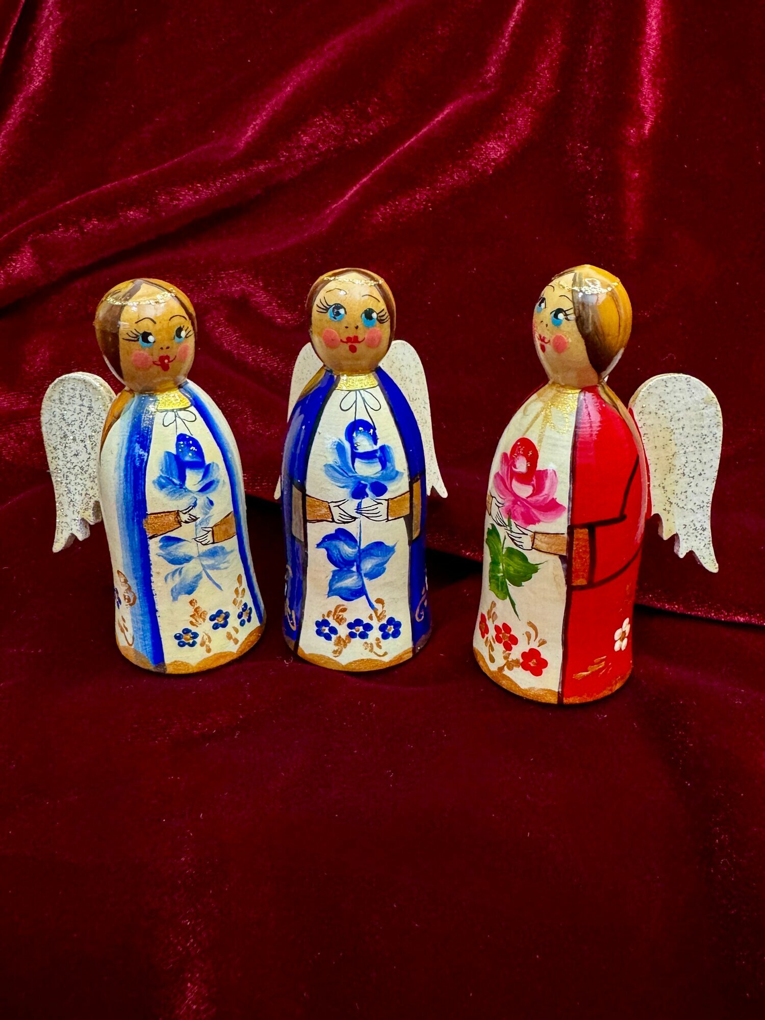 Набор три ангелочка деревянные расписные белый, синий, красный 9 см