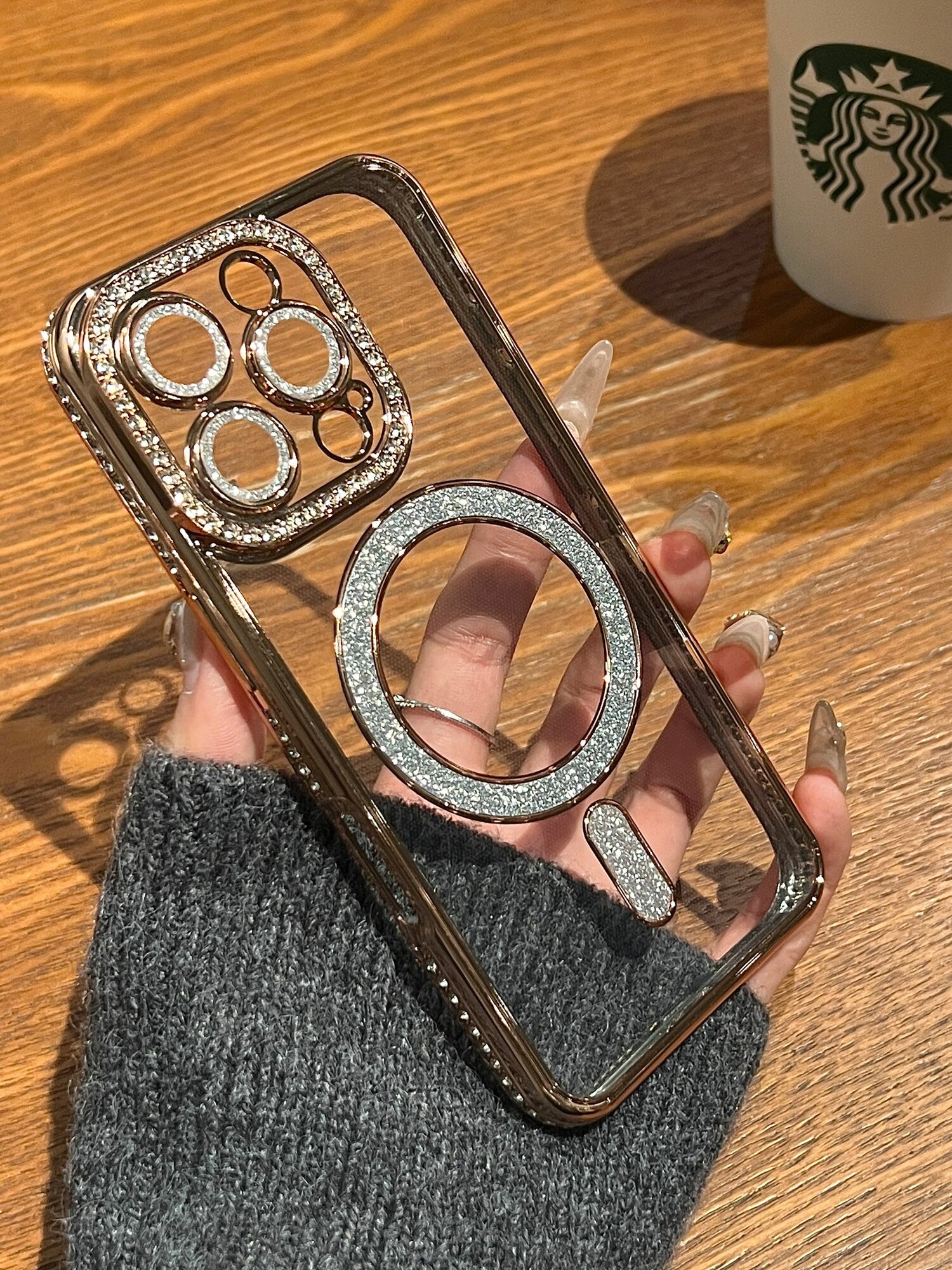 Чехол на iPhone 16 Pro MagSafe со стразами