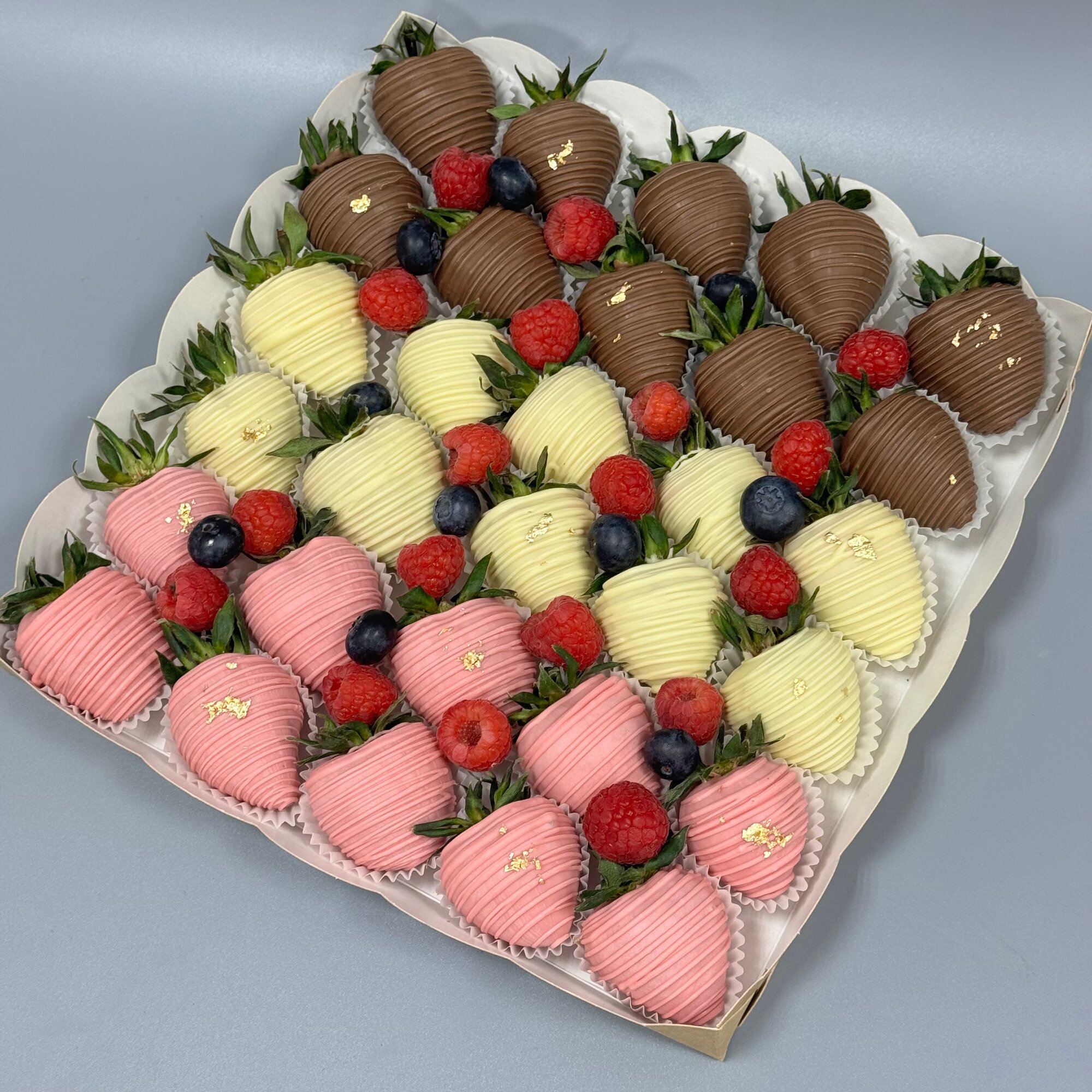 Набор клубника в бельгийском шоколаде 24-30 шт, в подарочной коробке