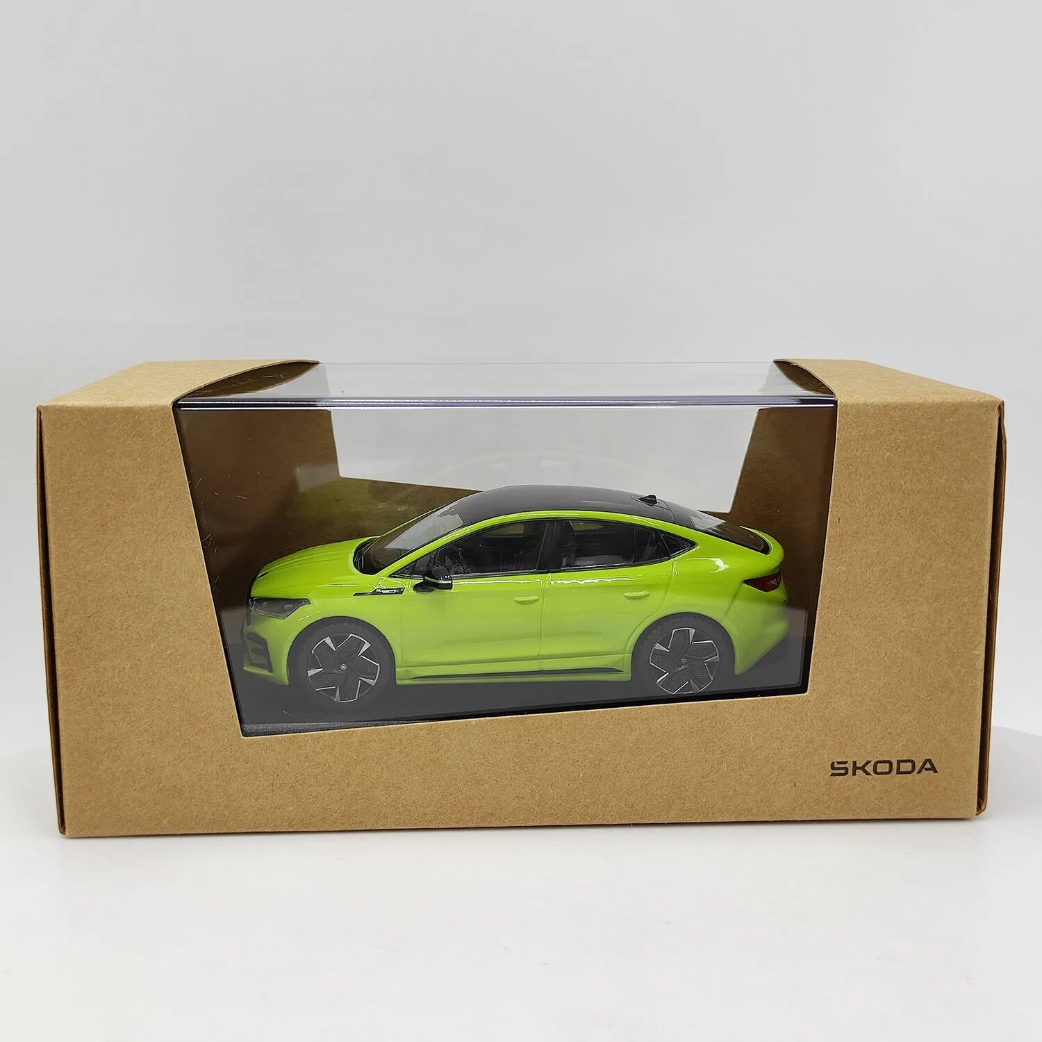 Литая под давлением SKODA масштаб 1:43 Enyaq Coupe RS модель автомобиля из сплава Коллекционная игрушка в подарок сувенир дисплей орнамент