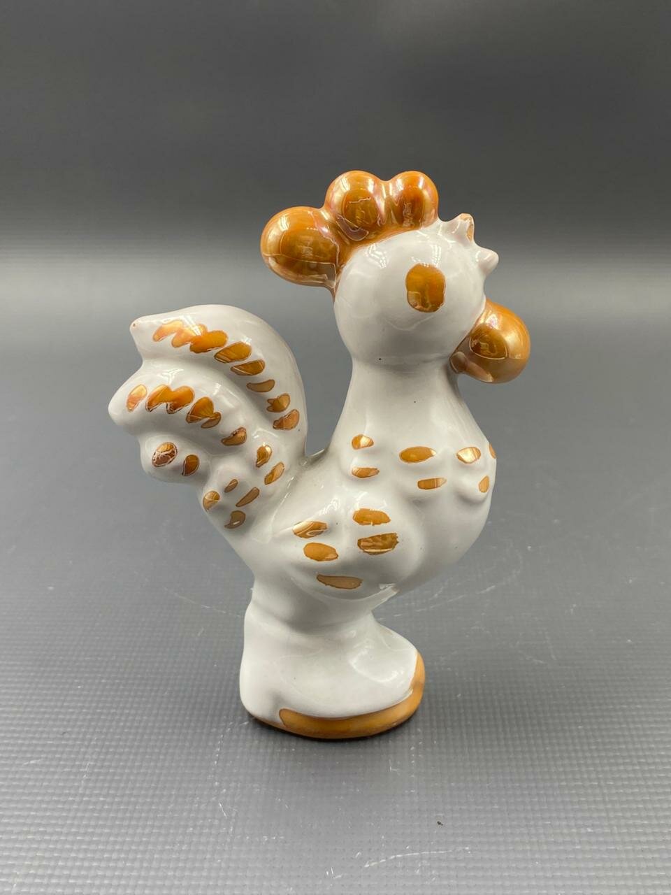 Статуэтка "Петух Петушок" Обливная керамика, в-10,5 см Красивый! Скол носика!