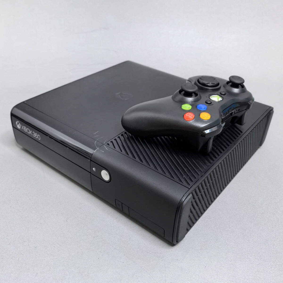 Игровая приставка Microsoft Xbox 360E 4Gb