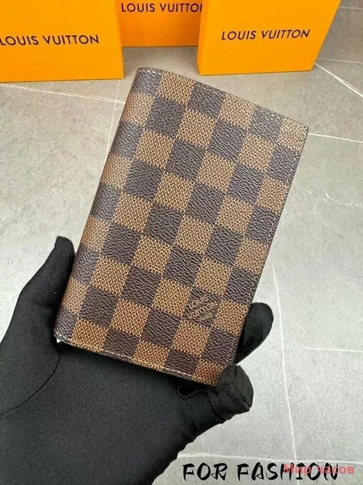 Louis Vuitton Обложка для паспорта