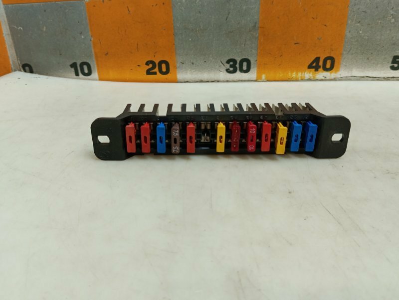 Б/У Блок предохранителей Газ Волга 3110 2004 463519 GAZ арт. 315900372201000