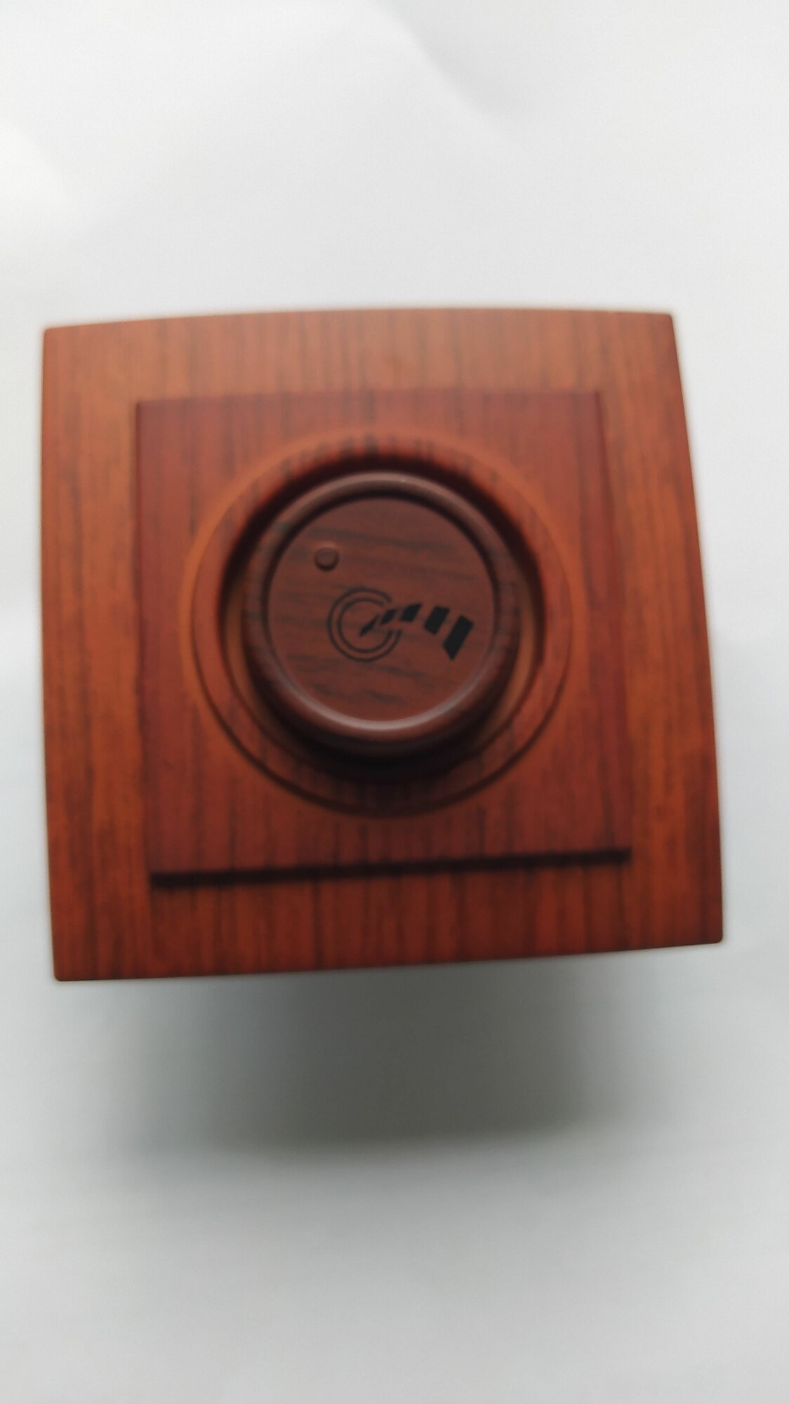 Диммер NILSON светорегулятор 600W поворотный (вишня)