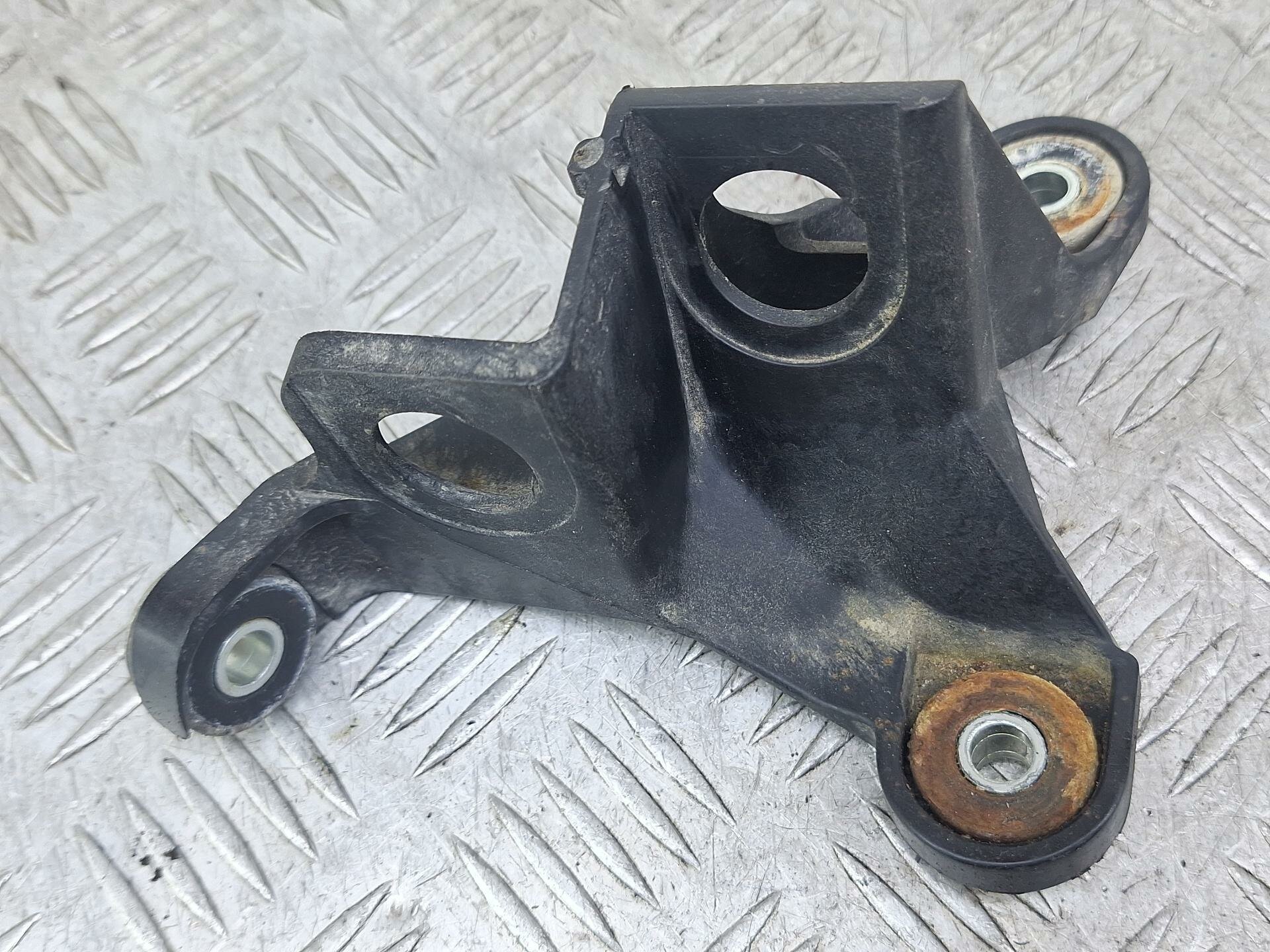 Кронштейн (крепление) Volkswagen Golf 5 2007 1K0711789H