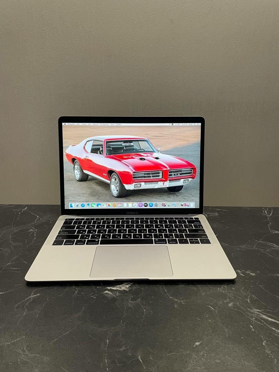 13.3" Ноутбук Apple MacBook Air 13 2018, Intel Core i5 1.6 ГГц, 16 ГБ/256 ГБ, Intel UHD Graphics 617 1.5 ГБ