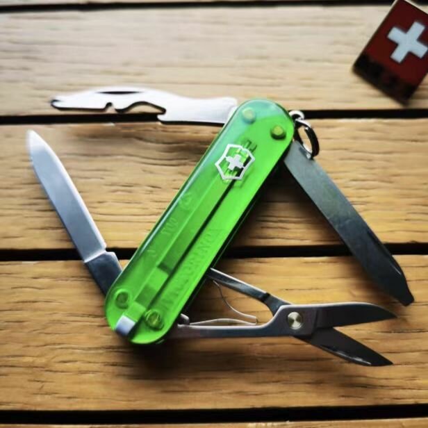 VICTORINOX Швейцарский нож RAMBLER 0.6363 с ножницами и магнитной крестовой отверткой 58mm 10 функций Красный