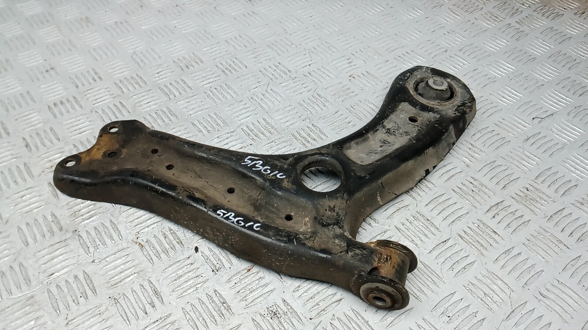 Рычаг передний нижний правый SKODA RAPID, Номер 6R0407152F