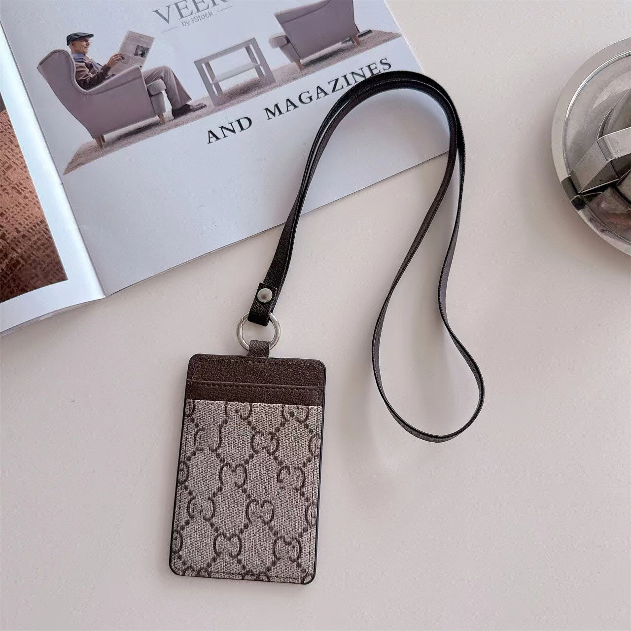 В наличии держатель для карт, вставка для карты, держатель для бейджа, держатель для удостоверения личности, шнурок для шеи, держатель для карты доступа, чехол для студенческого удостоверения, модный бренд