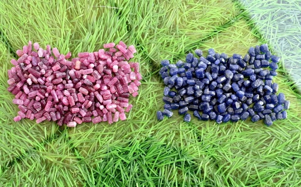 Натуральный рубин и синий сапфир, лот 100 карат, BASILOSAURUS 100g