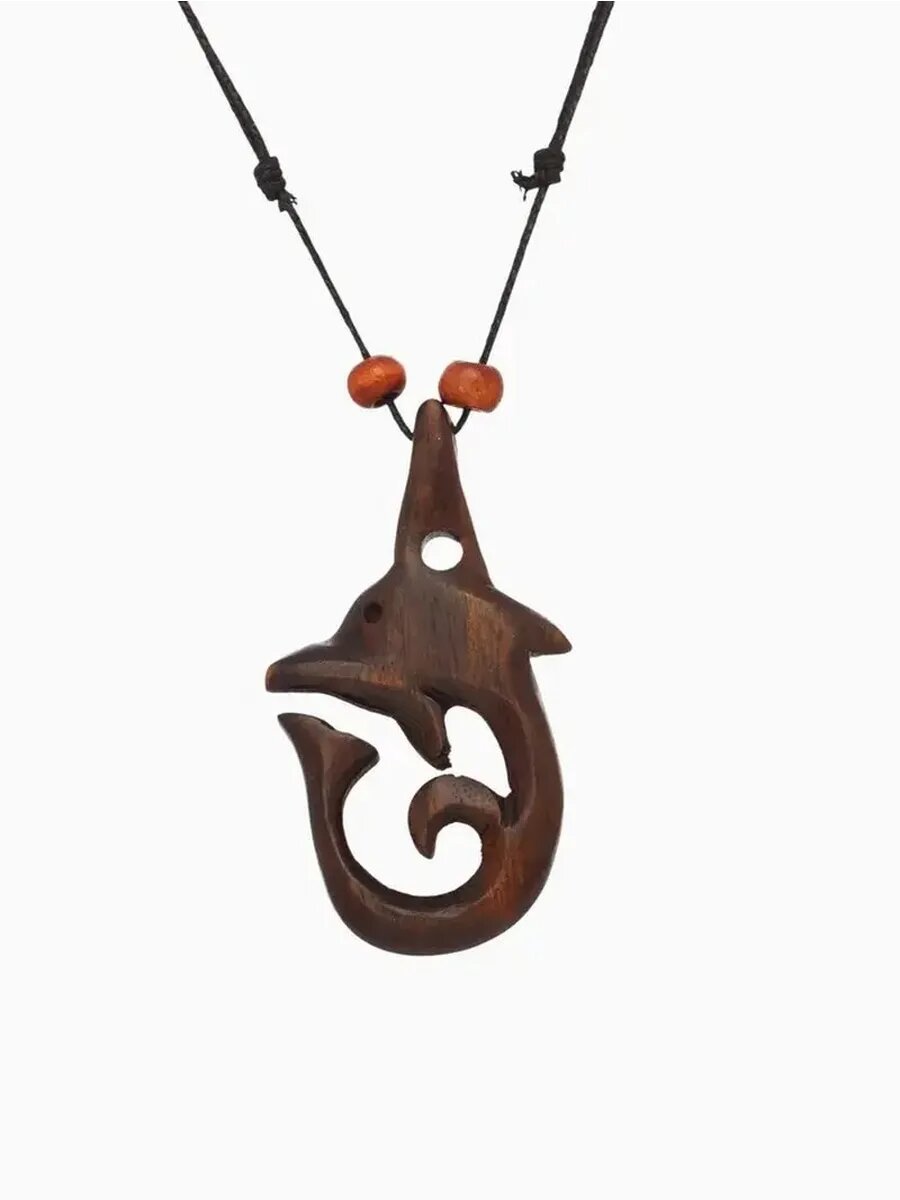 Элегантное украшение с дельфином из дерева