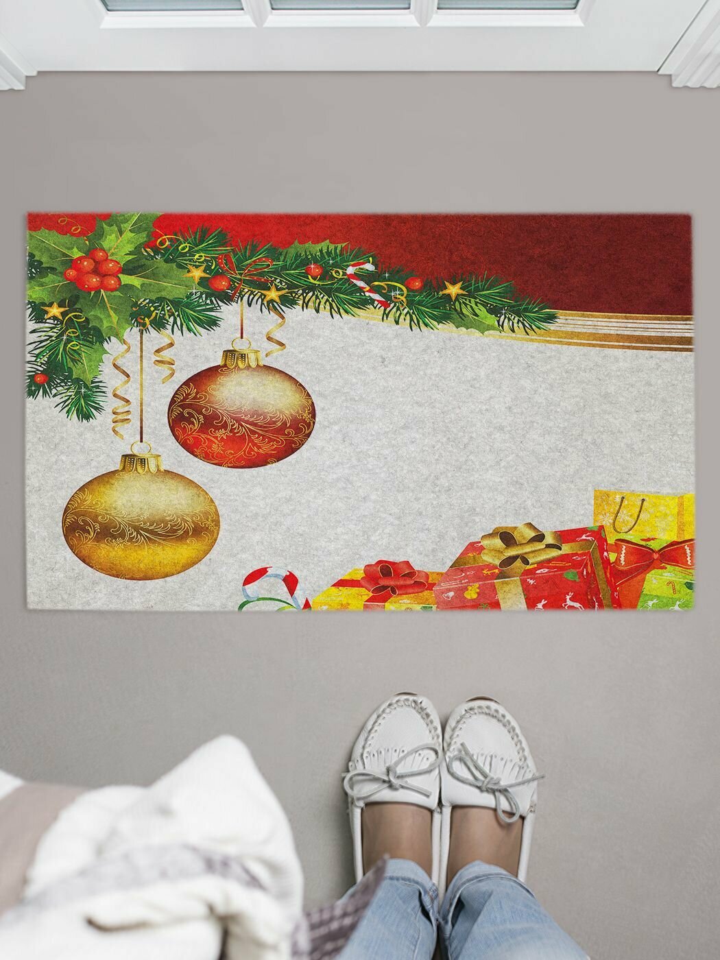 Коврик придверный в прихожую с принтом "Елочные шарики" 45 на 75 см , JoyArty, серия Новый год и Рождество