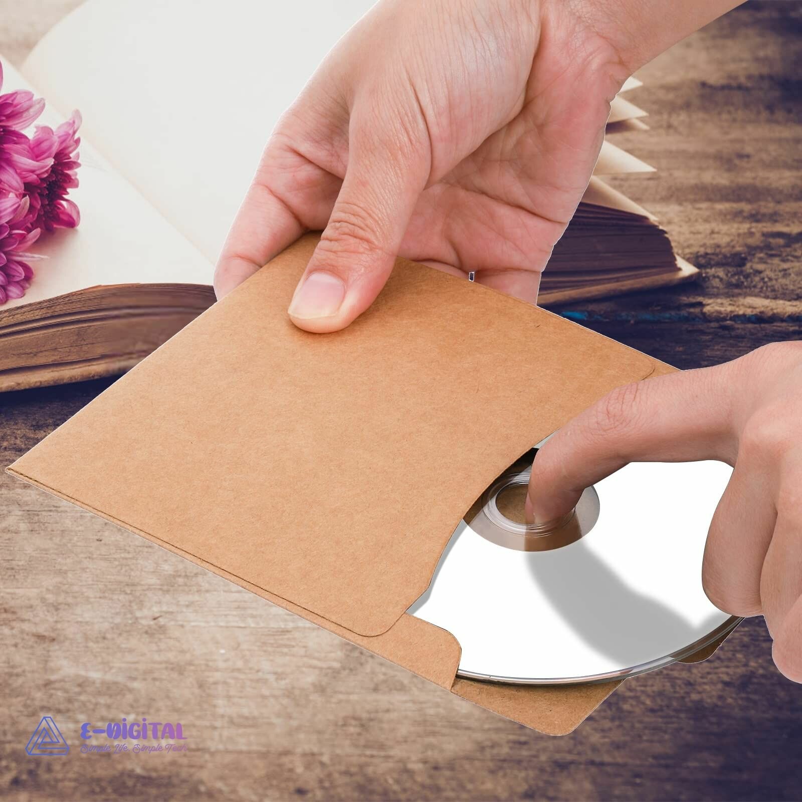 Конверт упакован в бумагу для CD/DVD дисков, крафт-бумагу плотностью 250 г/м2, без окошка.