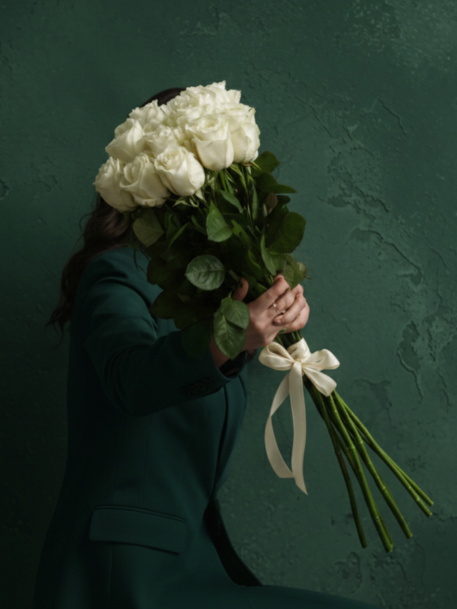 Букет Белые Розы 11 шт * Премиум Розы Мондиаль Эквадор (60 см) * Доставка Живых Цветов в Москве