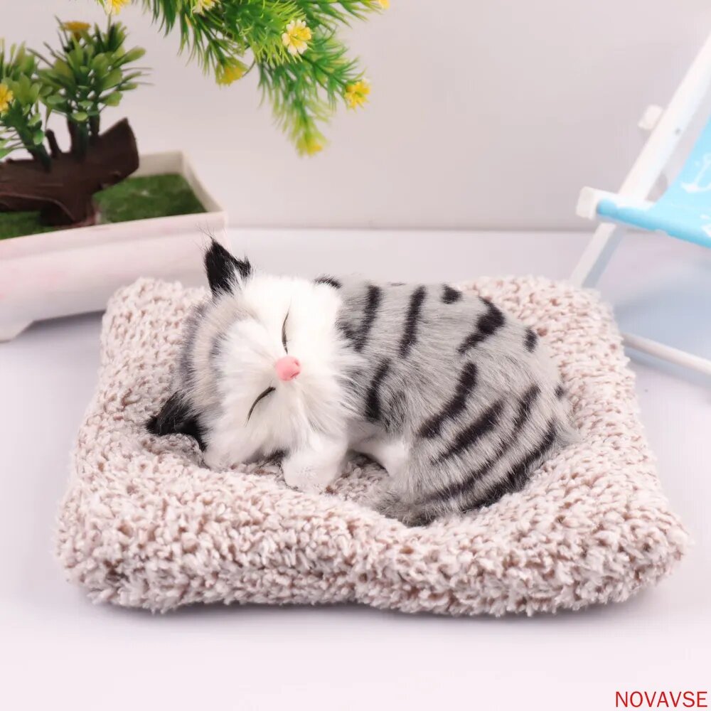 Мягкая игрушка спящий кот со звуком / Фигурка Спящий котенок на коврике со звуком "Мяу" / Милый котик