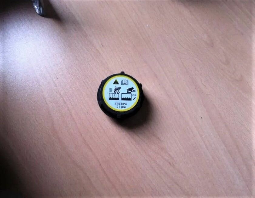 Крышка расширительного бачка охлаждающей жидкости на Форд Фокус 2, Фокус 3, Мондео 4, Куга 1, Вольво, Мазда 3