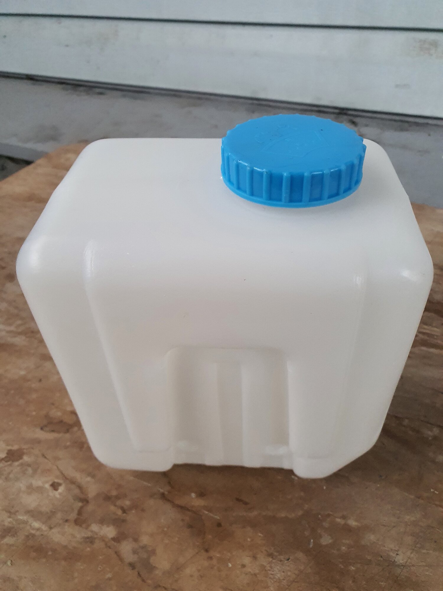 Бачок Омывателя Ваз 2101-2107 Нива 2121 213 214 2131 Газель Волга и тд. Нового Образца.