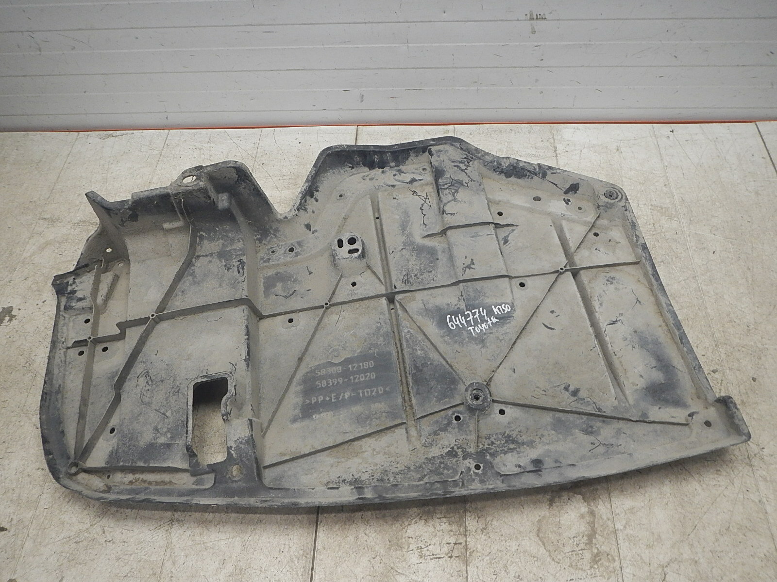 Б/У Пыльник (кузов наружные), Toyota (Тойота)-COROLLA 150 (06-) TOYOTA COROLLA 150 (06-) Днища задний Трещина на креплени...