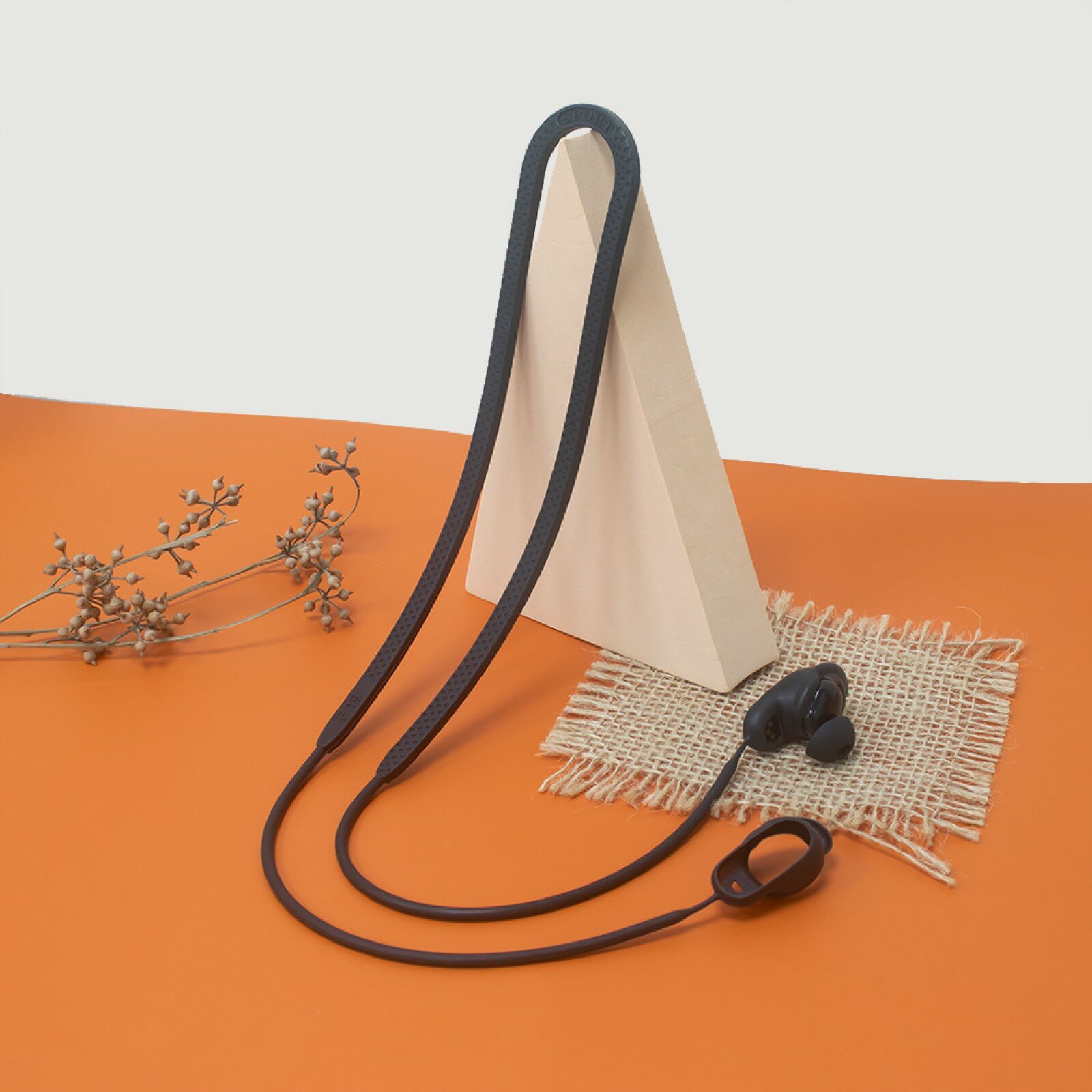 Силиконовый защитный чехол MyPads для наушников BOSE QuietComfort II с ремешком, черный