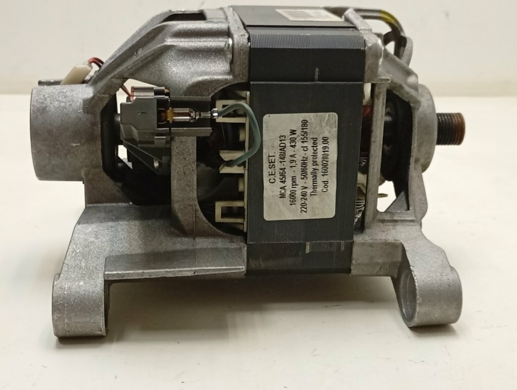 WMUF5050 кт42 Двигатель стиральной машины Hotpoint-Ariston 160028019.00 б/у