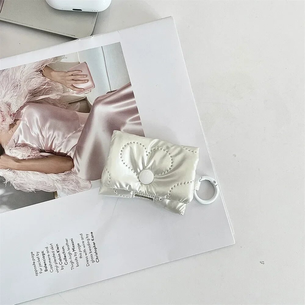 Чехол для наушников Balletcore Heart серебристый Heart-White