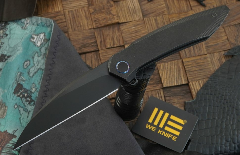 Складной нож We Knife Fluxor, сталь M390, BW, рукоять черный титан