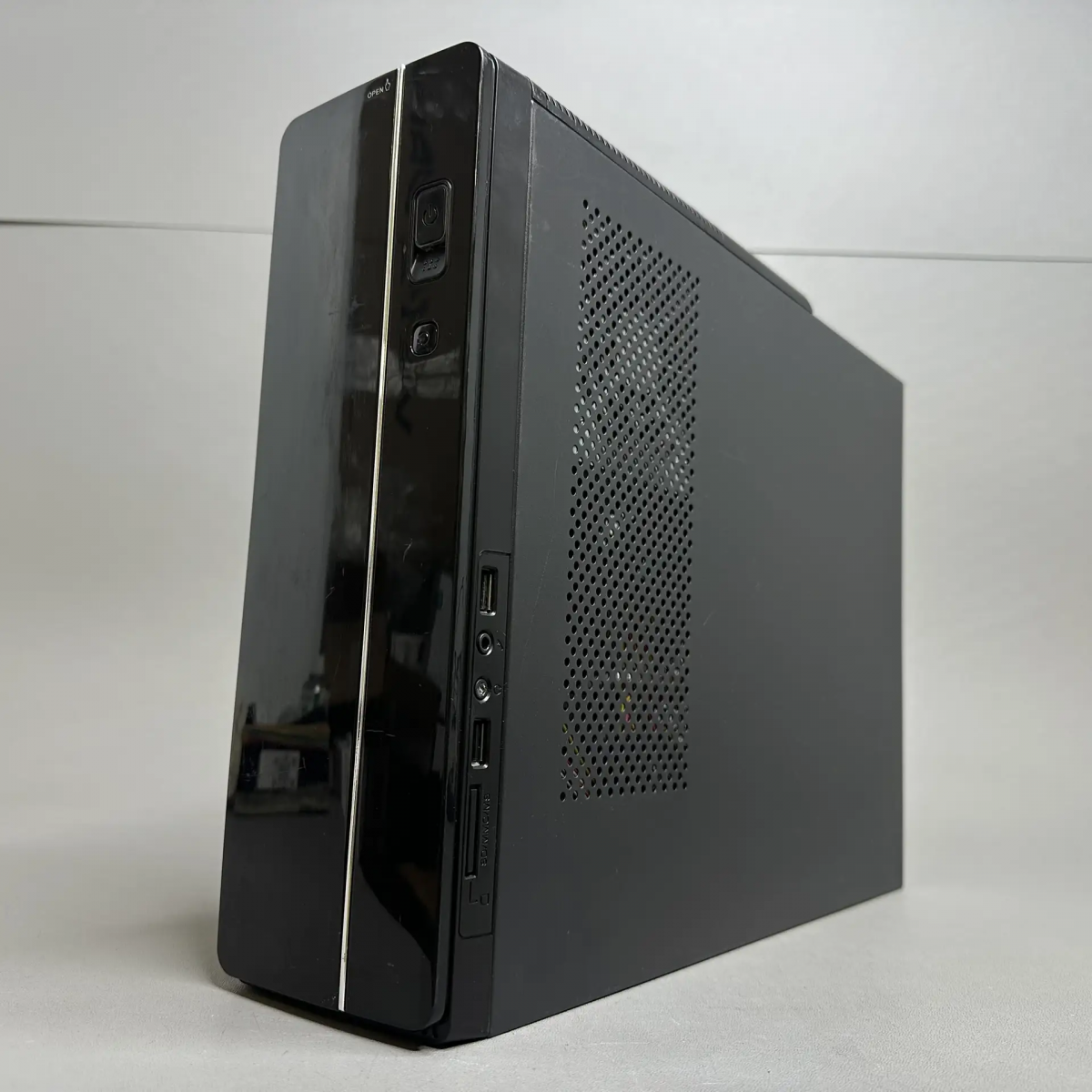 ПК AMD Ryzen 3 Pro 3200G / A320M-DVS / 8Gb / 240Gb SSD / AMD Vega 8