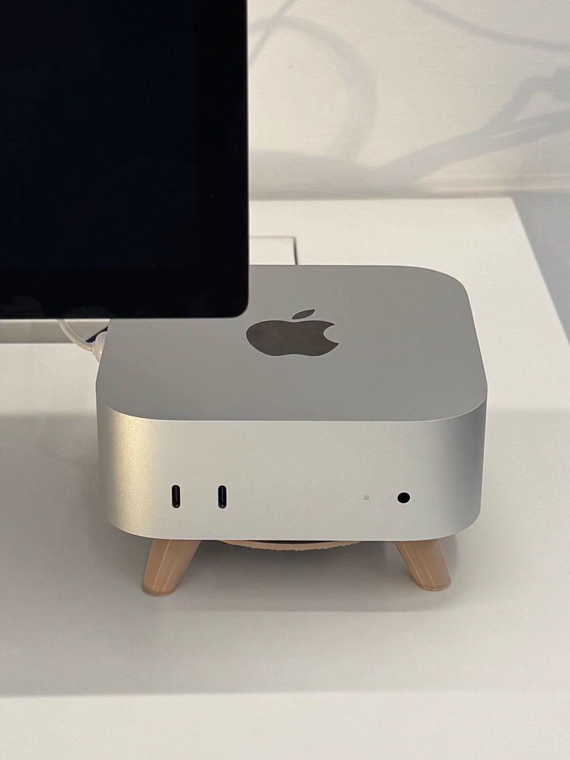 Стиль Нордик Mac mini M4 Стойка с Фильтром HEPA, Темно-коричневый, Версия 3.0