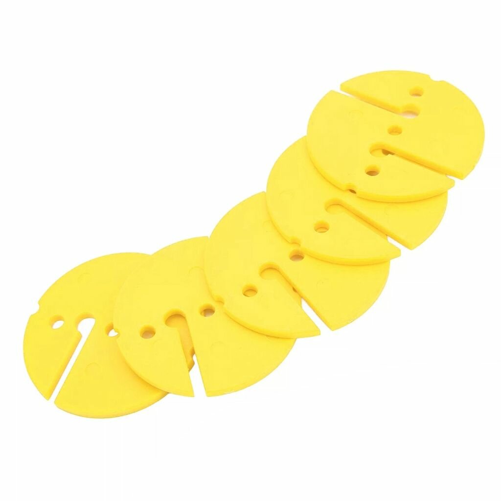 5 аквалангистов, ныряющих в пещеру после кораблекрушения, круглая линия со стрелкой-желтая