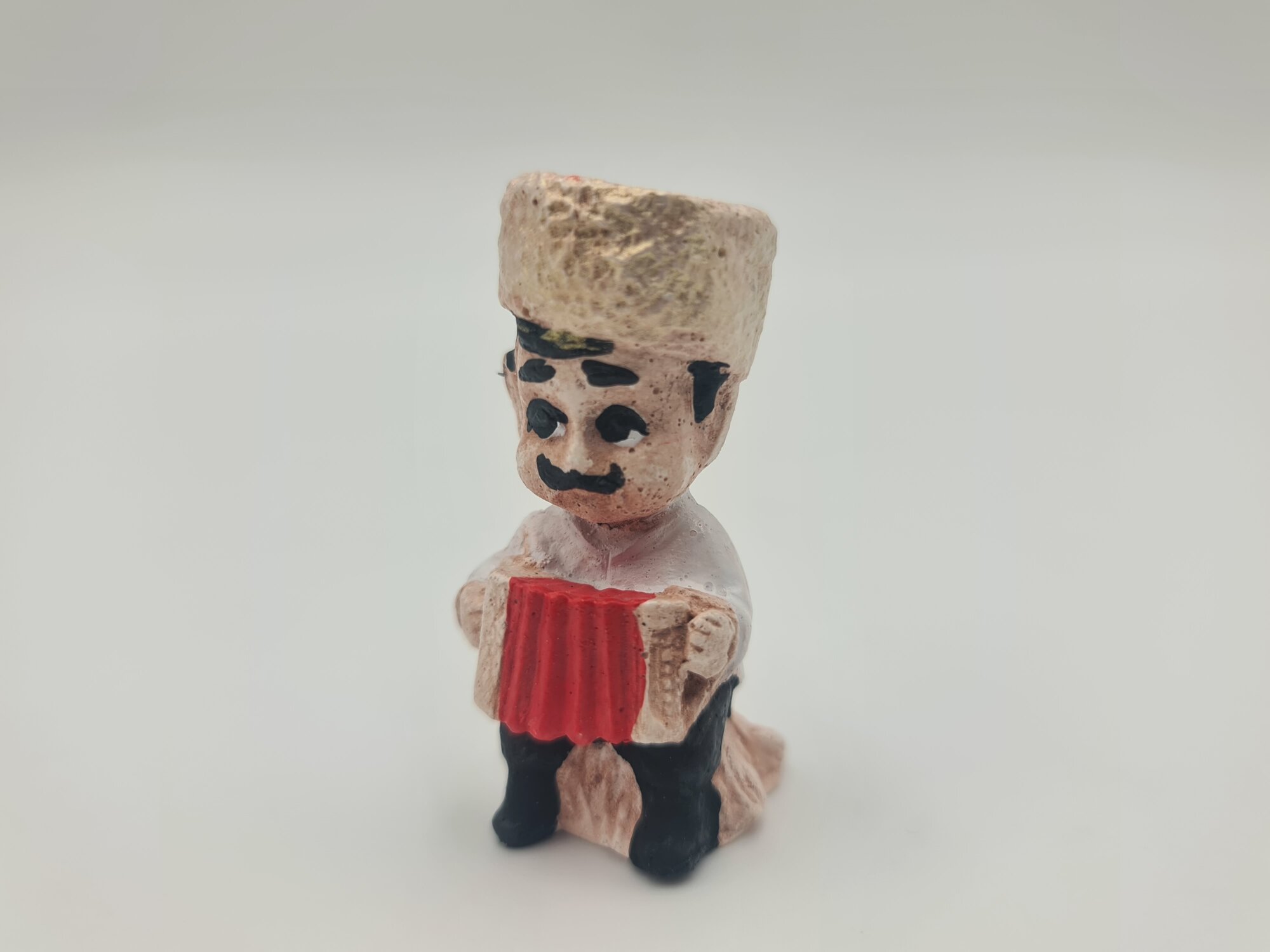 Фигурка Веселые казачата "Казак в папахе с гармонью" 1 шт в комплекте из высокопрочного гипса