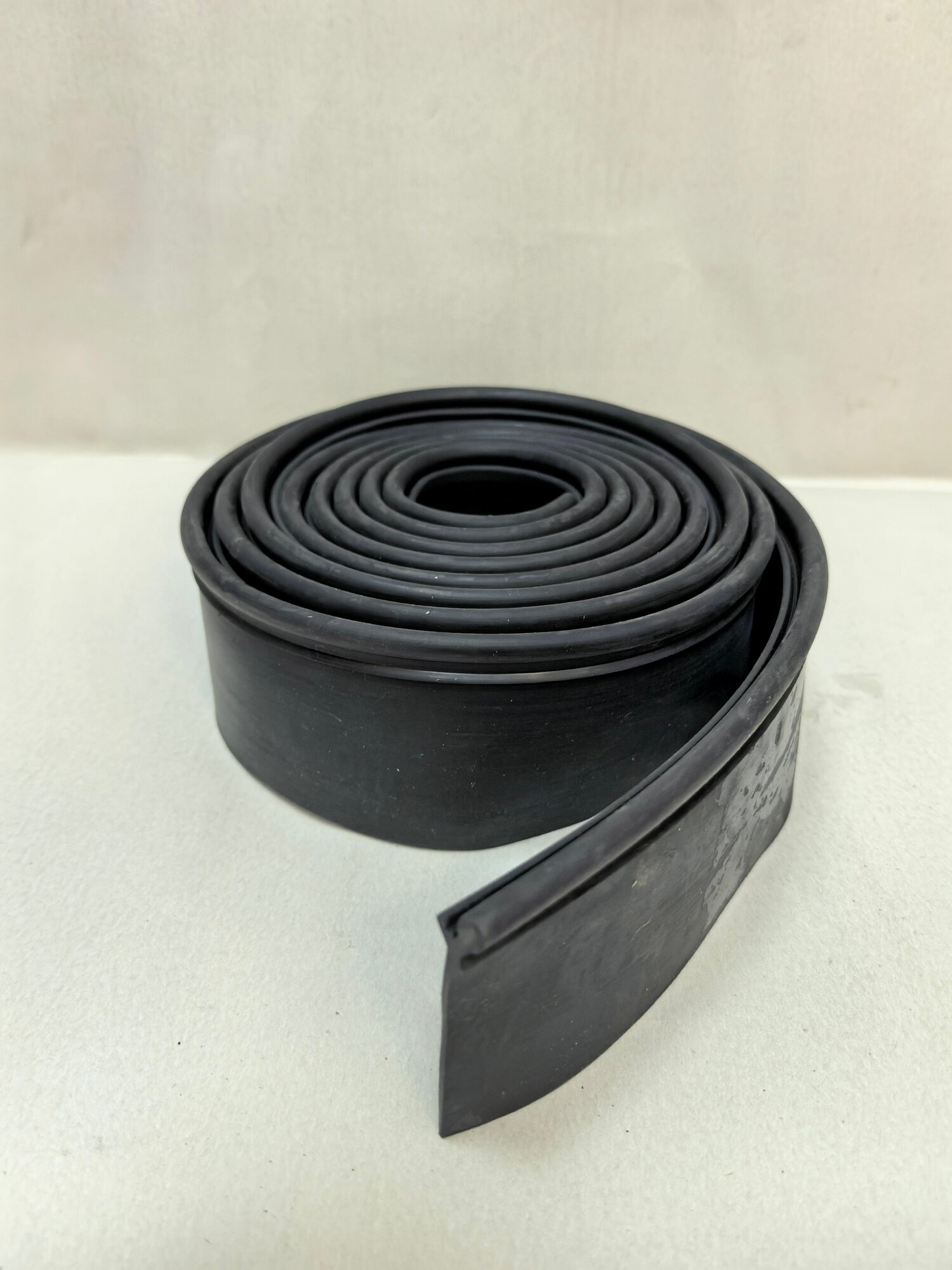 Уплотнитель для ворот верхний, Doorhan 80028, длина 4 м. 5550Т4