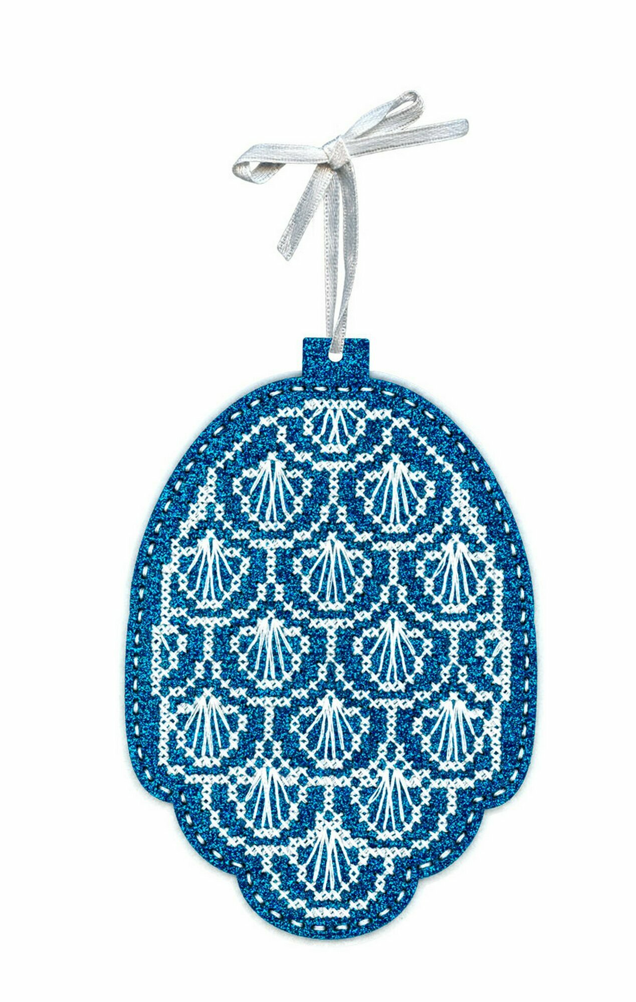 Вышивка Новогодняя игрушка Зимняя шишка 14x10 см.