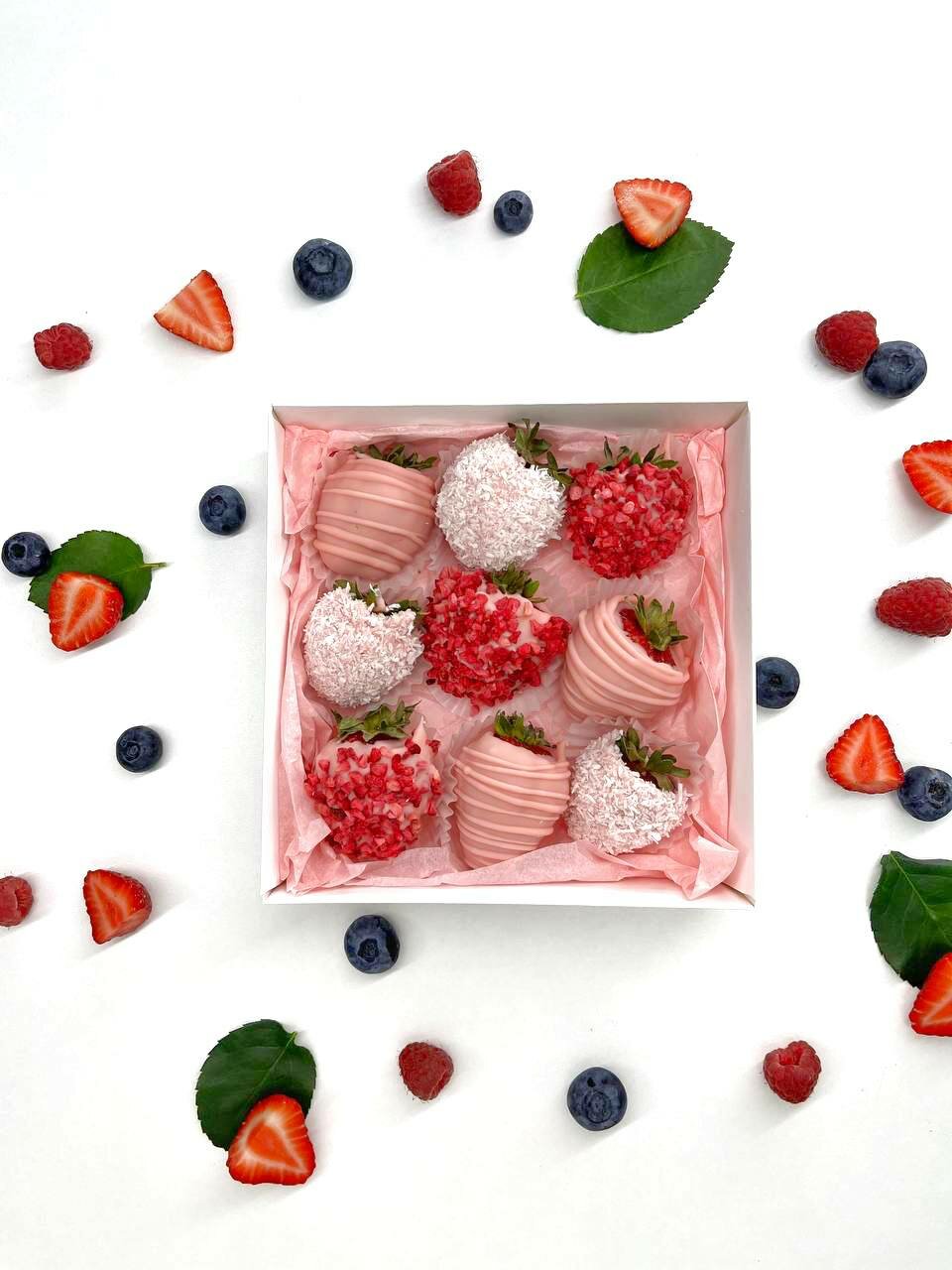 Клубника в шоколаде подарочный набор "Вдохновение" 9 ягод в розовом шоколаде