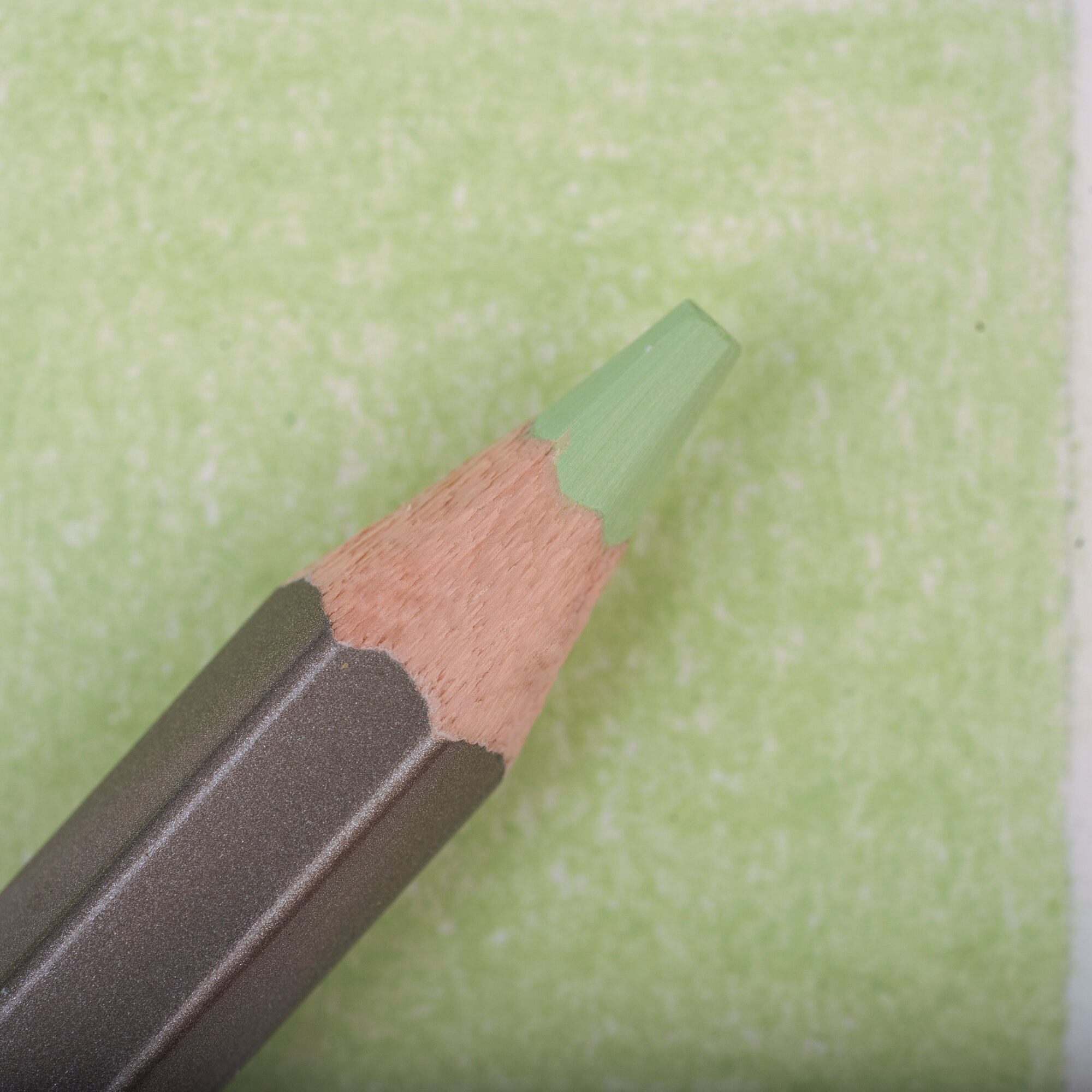 Карандаш цветной GRAFART PRO №124 зеленое яблоко