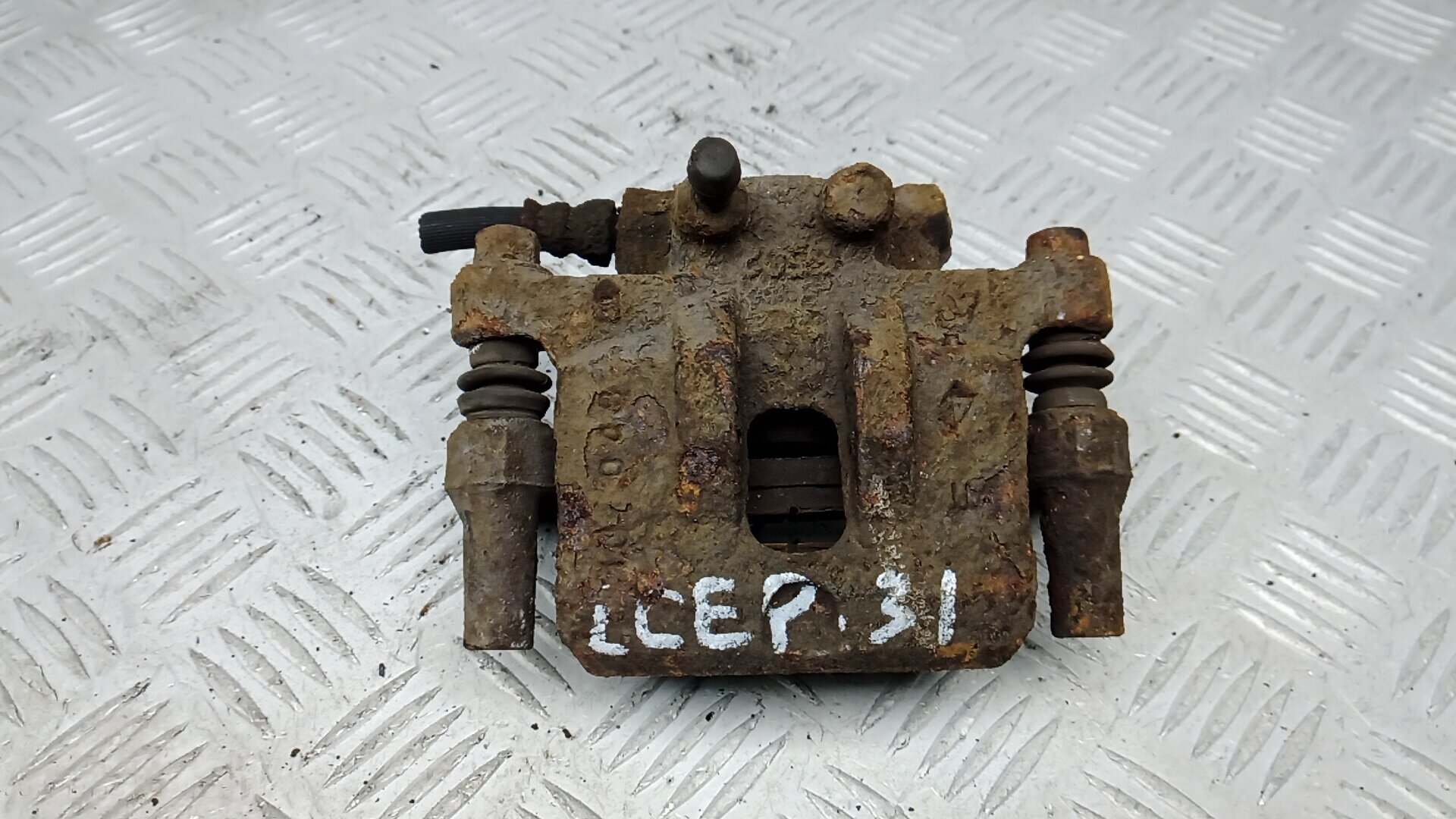 Суппорт тормозной задний левый MITSUBISHI LANCER 10