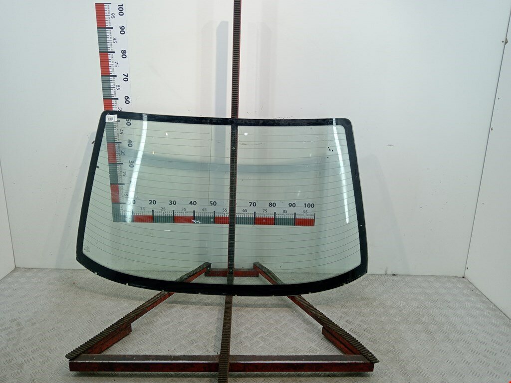 Стекло заднее BMW 5-Series (E34) 51318181395 арт. 2240363