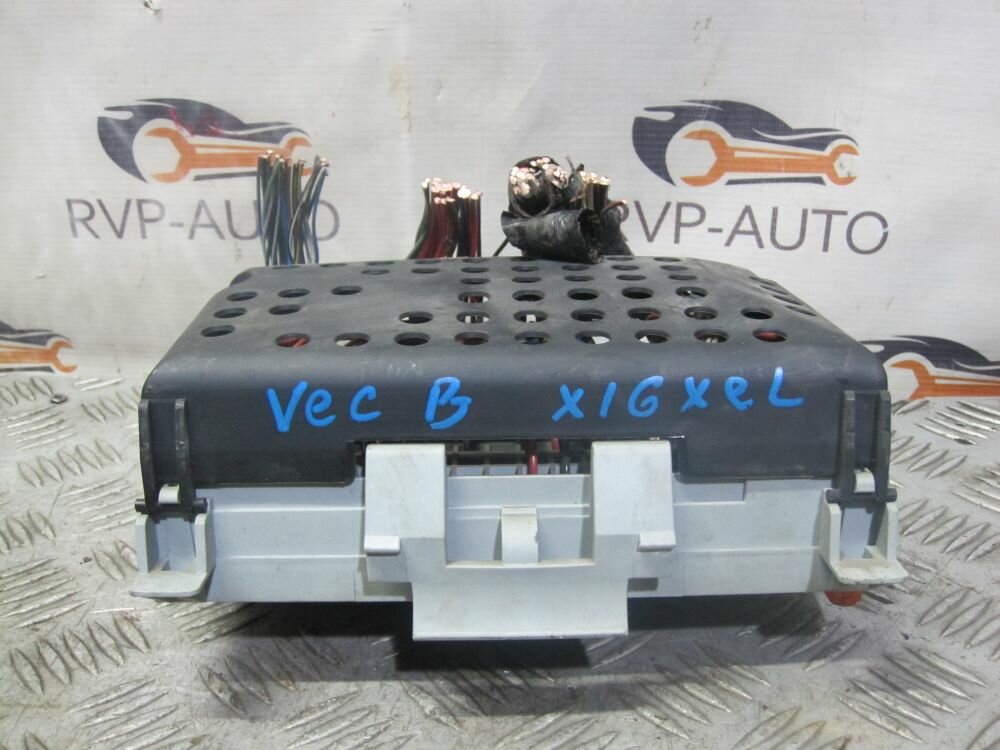 Блок предохранителей Opel Vectra B 1995-1999 1238061