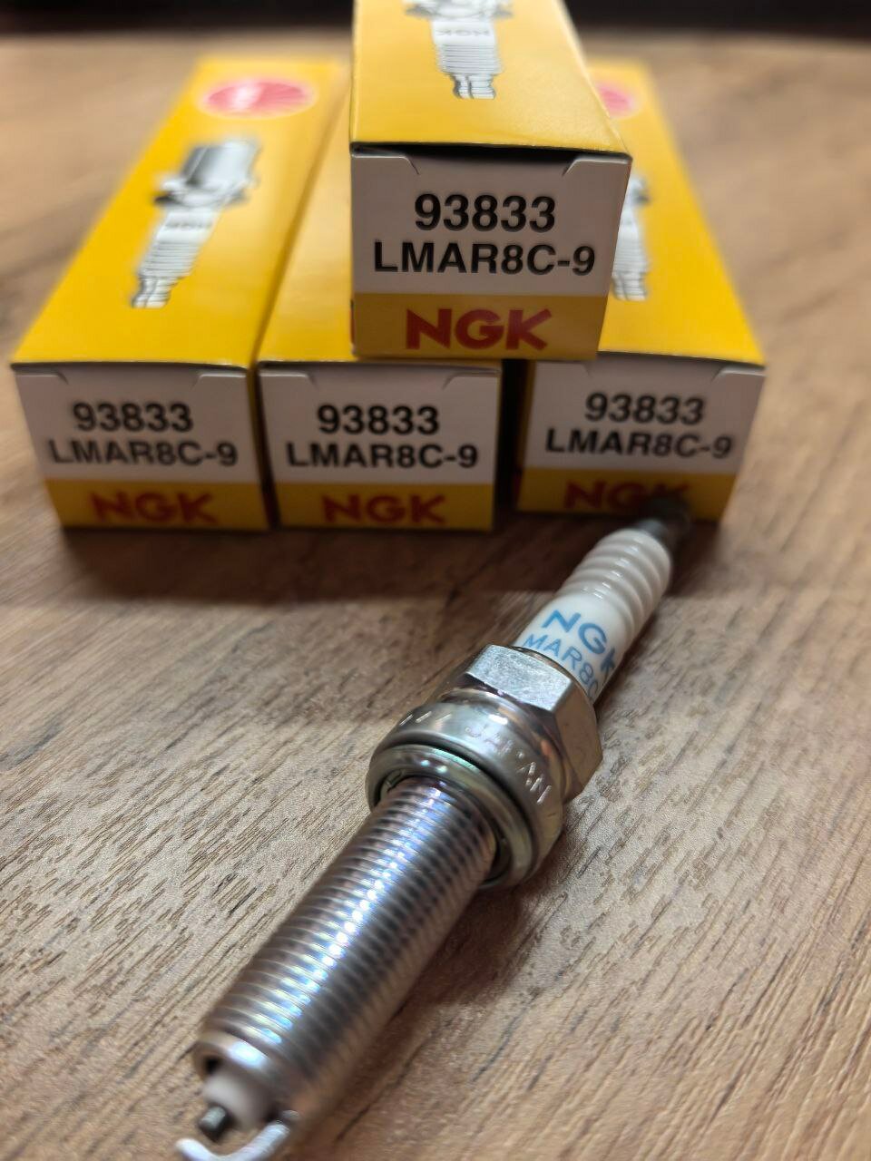 Свеча зажигания NGK LMAR8C-9/93833 для BRP Commander Maverick 715900244, оригинал