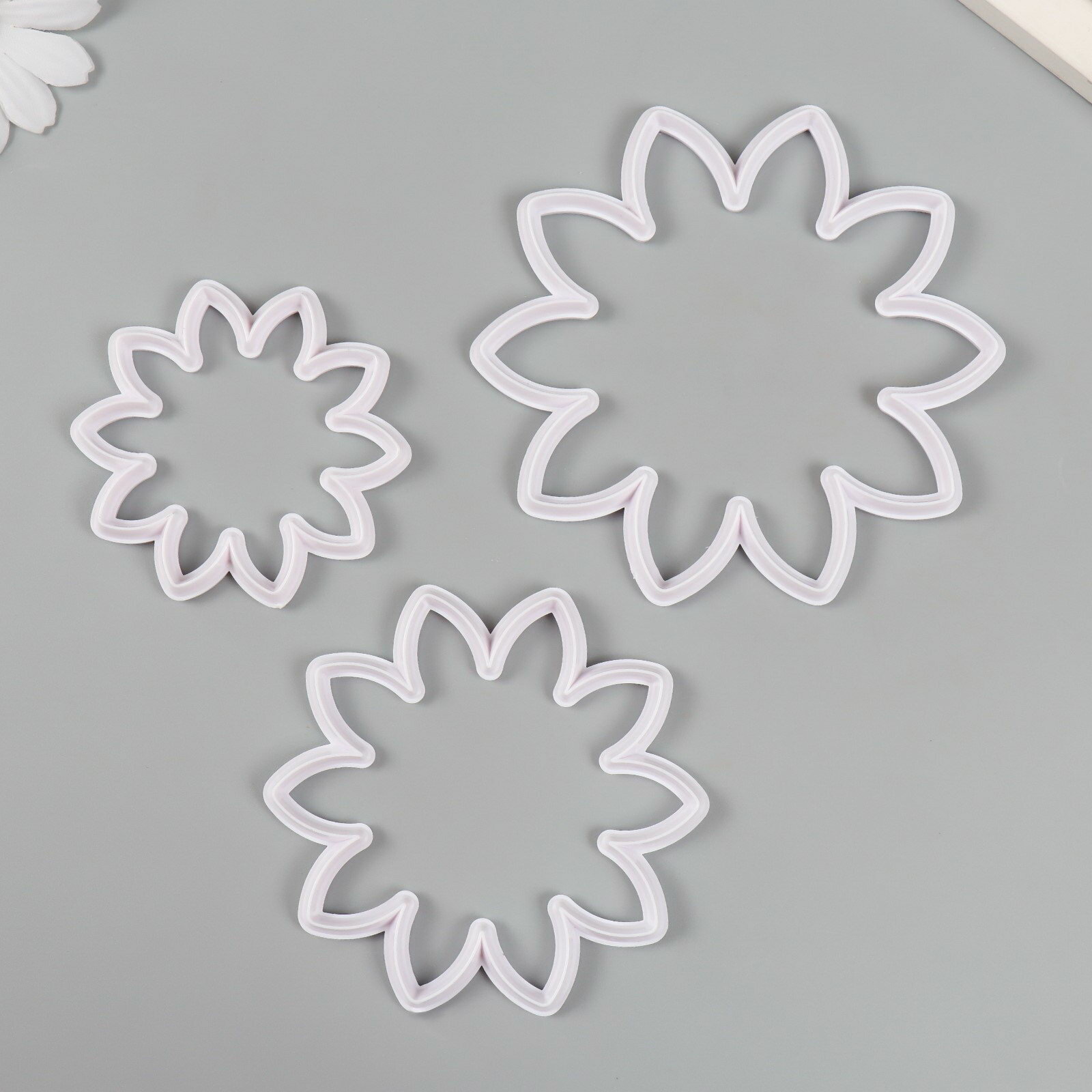 Каттеры для полимерной глины "Цветы", набор 3 шт, d=6.9, 8.8 и 10.8 см