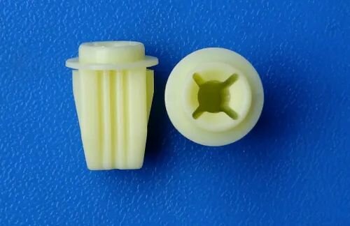 Клипса крепежная