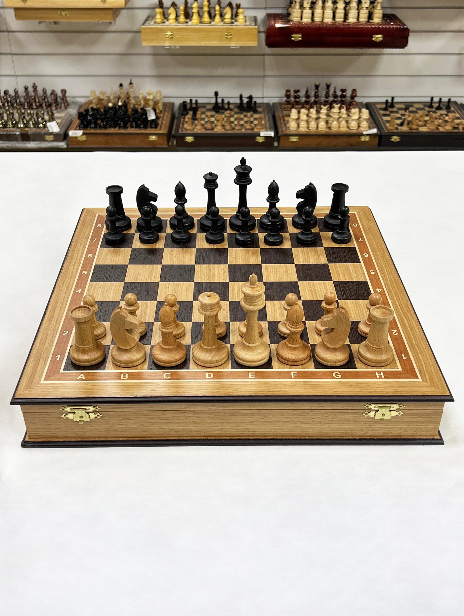 Шахматы подарочные в дубовом ларце с фигурами Стаунтон утяжеленные большие