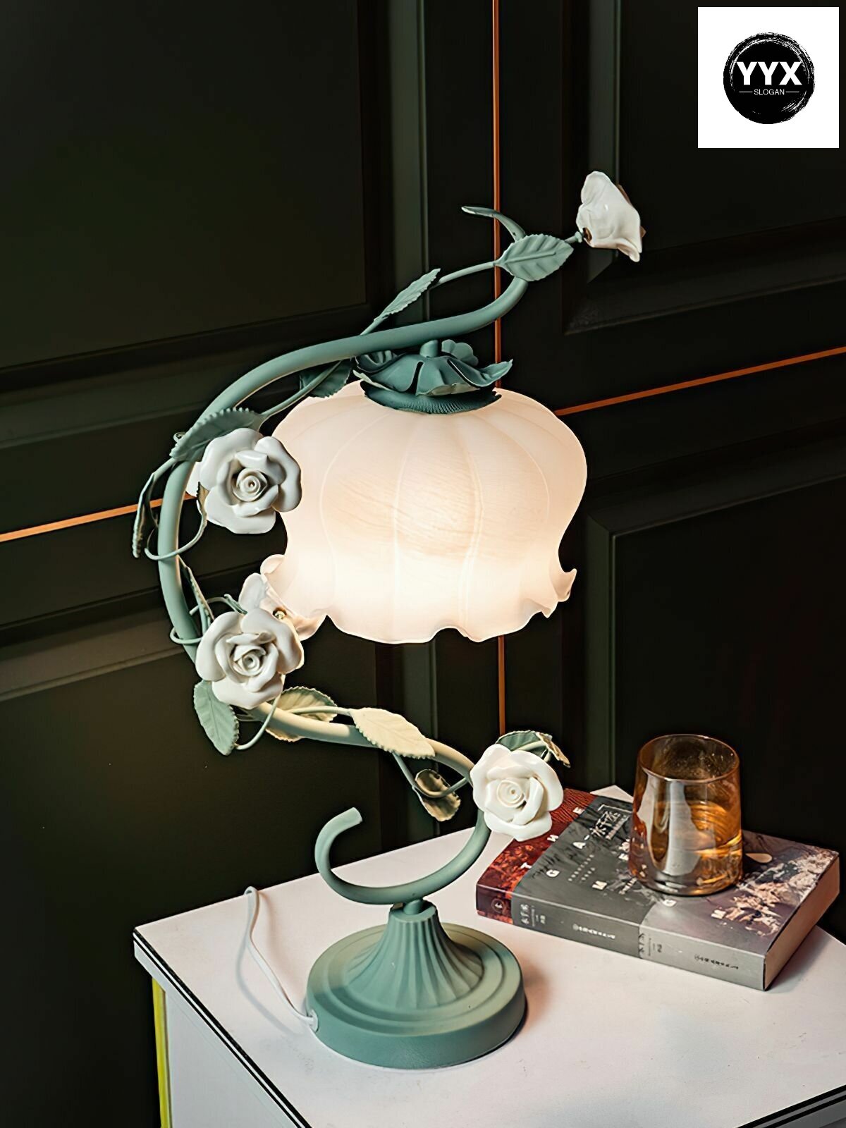 Теплая и романтичная настольная лампа в виде цветов в спальне со стеклянными светильниками и фонариками