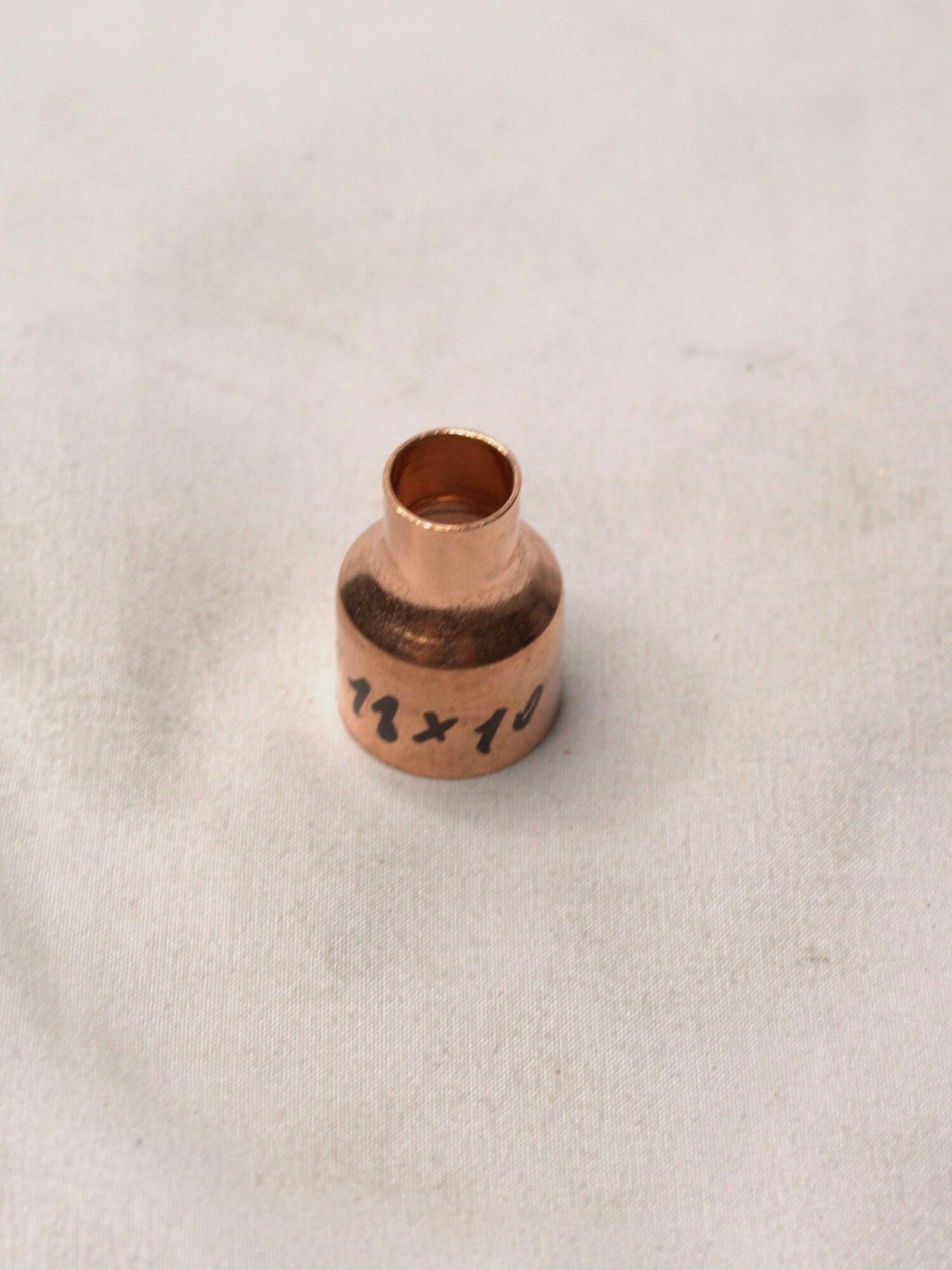 Муфта медная двухраструбная переходная 18х10